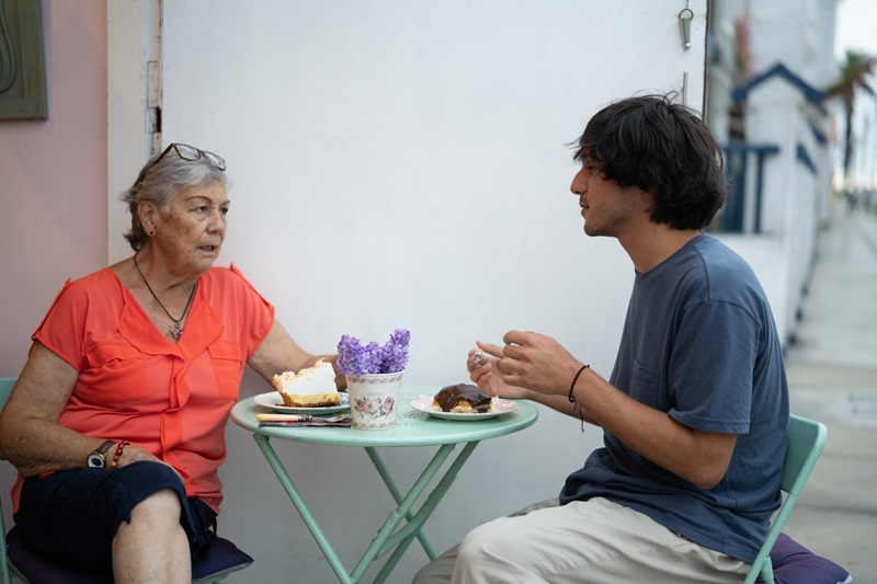 How to Talk to Elderly People with Respect and Genuine Connection