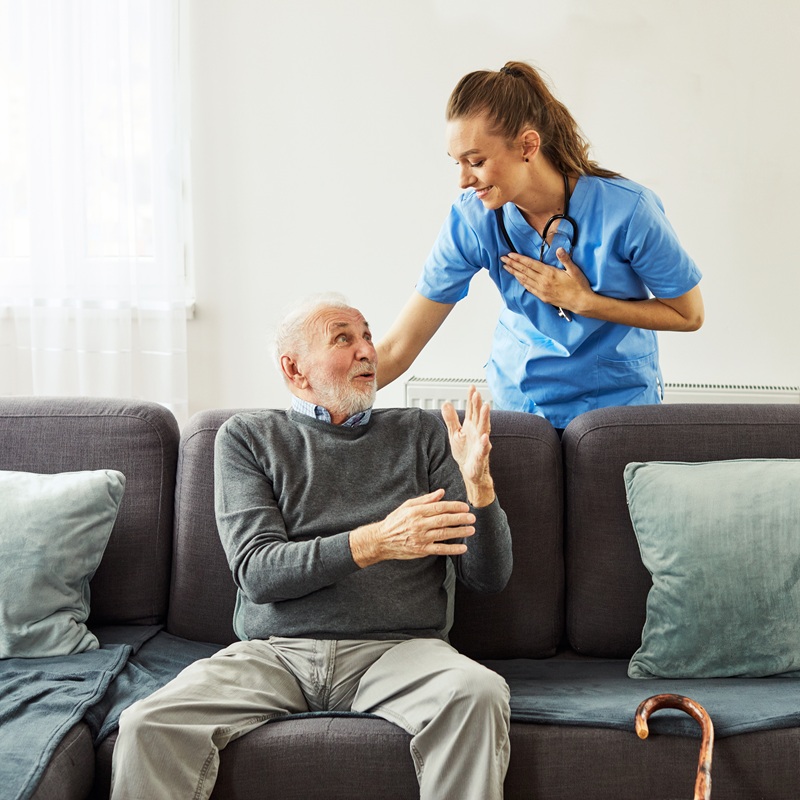 7 Warning Signs Your Aging Parent in Greenville Needs In-Home Assistance